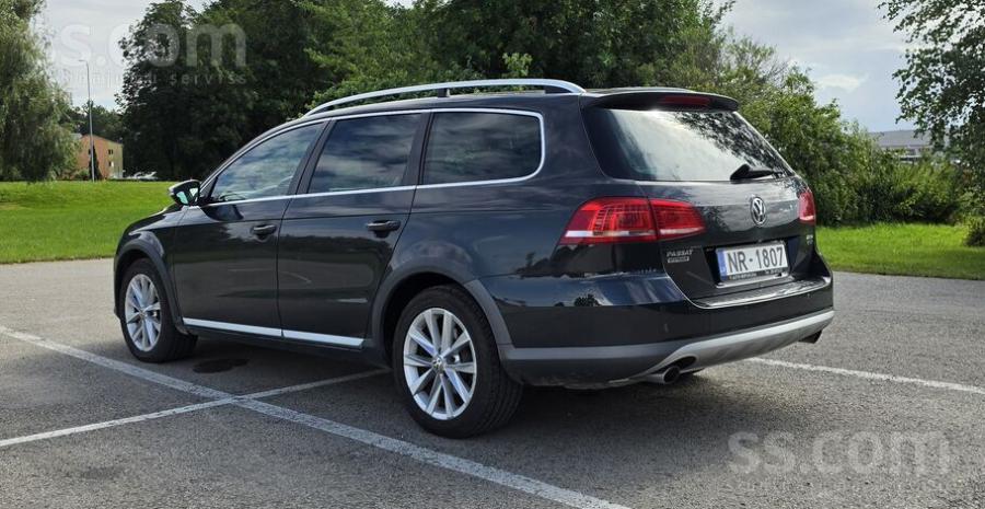 Grey Volkswagen Passat B7 2014 in Bauska, with an engine capacity of 2.00 L and mileage of 318 thousand km for 7000 €, photo 6 on AUTOMOTO.COM.LV