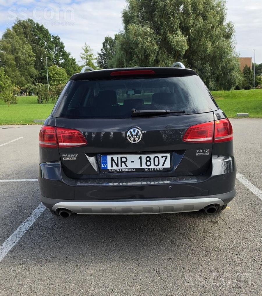 Grey Volkswagen Passat B7 2014 in Bauska, with an engine capacity of 2.00 L and mileage of 318 thousand km for 7000 €, photo 7 on AUTOMOTO.COM.LV