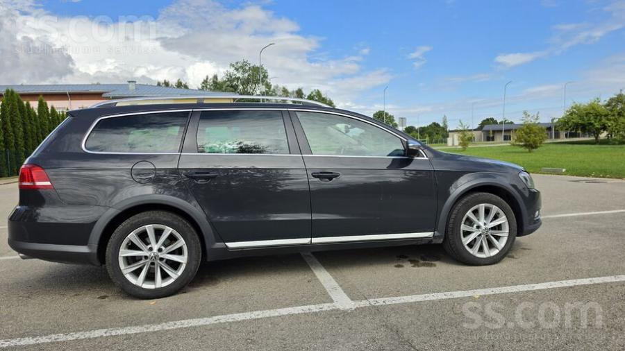 Grey Volkswagen Passat B7 2014 in Bauska, with an engine capacity of 2.00 L and mileage of 318 thousand km for 7000 €, photo 9 on AUTOMOTO.COM.LV