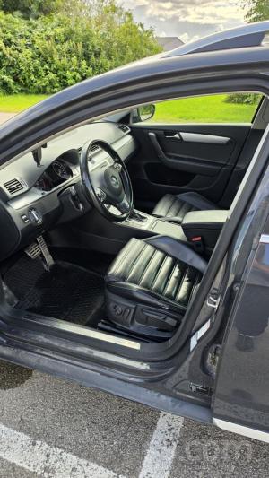 Grey Volkswagen Passat B7 2014 in Bauska, with an engine capacity of 2.00 L and mileage of 318 thousand km for 7000 €, photo 12 on AUTOMOTO.COM.LV
