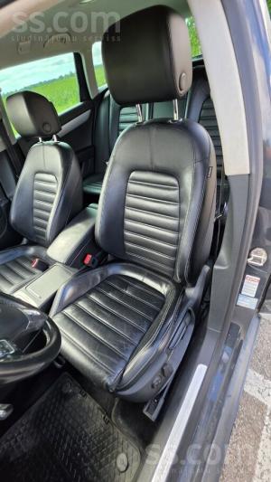 Grey Volkswagen Passat B7 2014 in Bauska, with an engine capacity of 2.00 L and mileage of 318 thousand km for 7000 €, photo 15 on AUTOMOTO.COM.LV