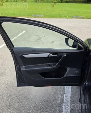 Grey Volkswagen Passat B7 2014 in Bauska, with an engine capacity of 2.00 L and mileage of 318 thousand km for 7000 €, photo 18 on AUTOMOTO.COM.LV