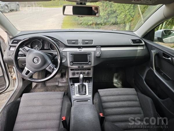 Grey Volkswagen Passat B7 2014 in Cesis, with an engine capacity of 2.00 L and mileage of 501 thousand km for 1499 €, photo 5 on AUTOMOTO.COM.LV