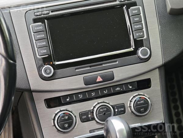 Grey Volkswagen Passat B7 2014 in Cesis, with an engine capacity of 2.00 L and mileage of 501 thousand km for 1499 €, photo 9 on AUTOMOTO.COM.LV