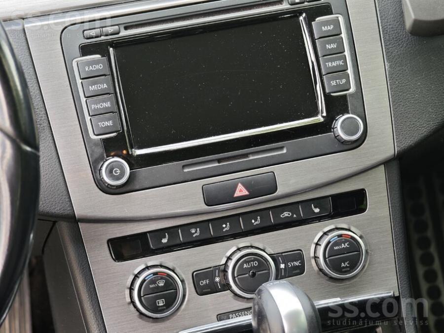 Grey Volkswagen Passat B7 2014 in Cesis, with an engine capacity of 2.00 L and mileage of 501 thousand km for 1499 €, photo 9 on AUTOMOTO.COM.LV