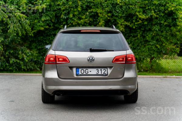 Volkswagen Passat B7 2014 in Riga on AUTOMOTO.COM.LV Grey Volkswagen Passat B7 2014 in Riga, with an engine capacity of 1.60 L and mileage of 390 thousand km for 4000 €, photo 4 on AUTOMOTO.COM.LV