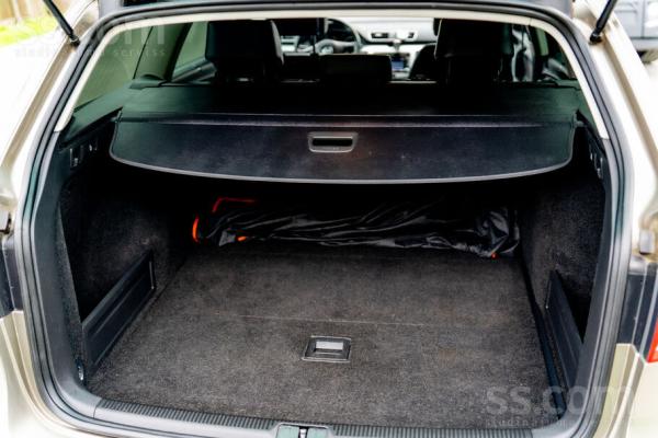 Volkswagen Passat B7 2014 in Riga on AUTOMOTO.COM.LV Grey Volkswagen Passat B7 2014 in Riga, with an engine capacity of 1.60 L and mileage of 390 thousand km for 4000 €, photo 9 on AUTOMOTO.COM.LV