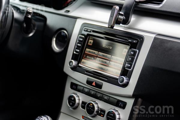 Volkswagen Passat B7 2014 in Riga on AUTOMOTO.COM.LV Grey Volkswagen Passat B7 2014 in Riga, with an engine capacity of 1.60 L and mileage of 390 thousand km for 4000 €, photo 11 on AUTOMOTO.COM.LV