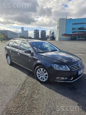 Grey Volkswagen Passat B7 2014 in Riga, with an engine capacity of 2.00 L and mileage of 279 thousand km for 5100 €, photo 3 on AUTOMOTO.COM.LV
