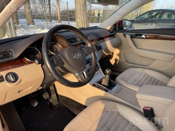 Sarkans Volkswagen Passat B7 2011 Rīga, ar dzinēja tilpumu 2.00 L un nobraukumu 260 tūkst. km par 5290 €, foto 10 vietnē AUTOMOTO.COM.LV