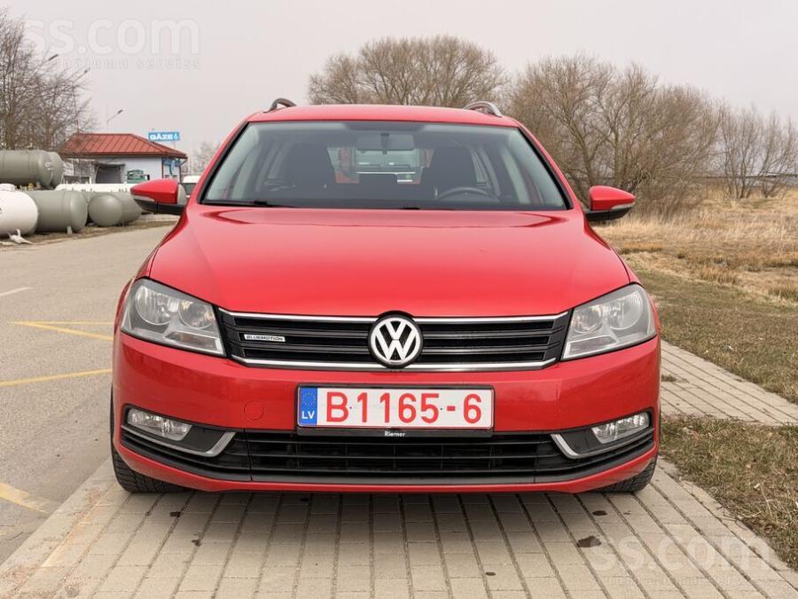 Red Volkswagen Passat B7 2013 in Liepaja, with an engine capacity of 1.60 L and mileage of 241 thousand km for 4750 €, photo 5 on AUTOMOTO.COM.LV