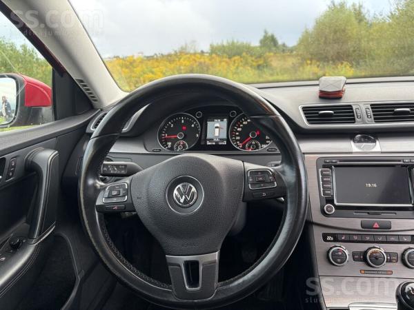 Volkswagen Passat B7 2013 in Riga on AUTOMOTO.COM.LV Red Volkswagen Passat B7 2013 in Riga, with an engine capacity of 2.00 L and mileage of 388 thousand km for 3400 €, photo 7 on AUTOMOTO.COM.LV