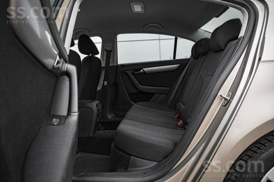 Volkswagen Passat B7 2013 in Riga, with an engine capacity of 1.40 L and mileage of 224 thousand km for 3990 €, photo 12 on AUTOMOTO.COM.LV