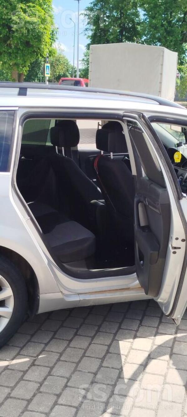 Volkswagen Passat B7 2011 in Dobele, with an engine capacity of 2.00 L and mileage of 412 thousand km for 4100 €, photo 7 on AUTOMOTO.COM.LV