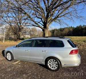 Volkswagen Passat B7 2012 Rīga, ar dzinēja tilpumu 2.00 L un nobraukumu 303 tūkst. km par 4500 €, foto  vietnē AUTOMOTO.COM.LV