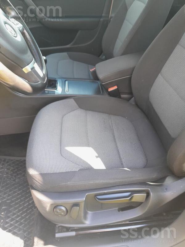 Volkswagen Passat B7 2012 in Gulbene, with an engine capacity of 1.60 L and mileage of 291 thousand km for 6000 €, photo 4 on AUTOMOTO.COM.LV