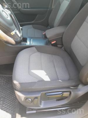 Volkswagen Passat B7 2012 in Gulbene, with an engine capacity of 1.60 L and mileage of 291 thousand km for 6000 €, photo 5 on AUTOMOTO.COM.LV