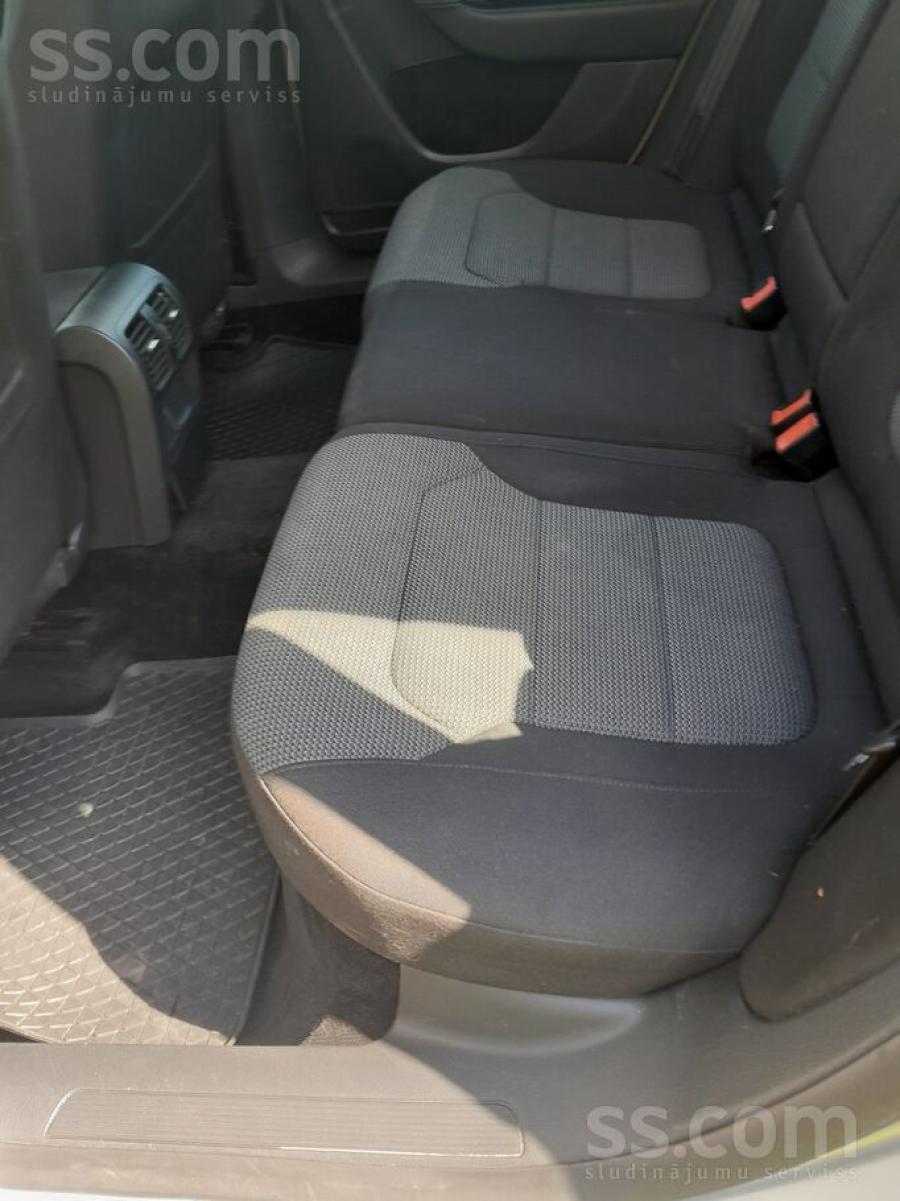 Volkswagen Passat B7 2012 in Gulbene, with an engine capacity of 1.60 L and mileage of 291 thousand km for 6000 €, photo 6 on AUTOMOTO.COM.LV