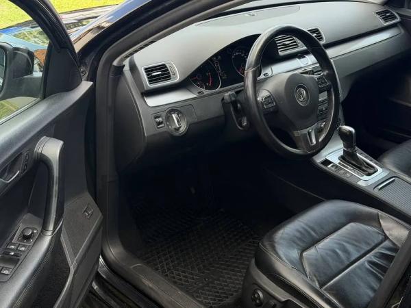 Volkswagen Passat B7 2012 in Riga, with an engine capacity of 2.00 L and mileage of 296 thousand km for 4480 €, photo 7 on AUTOMOTO.COM.LV