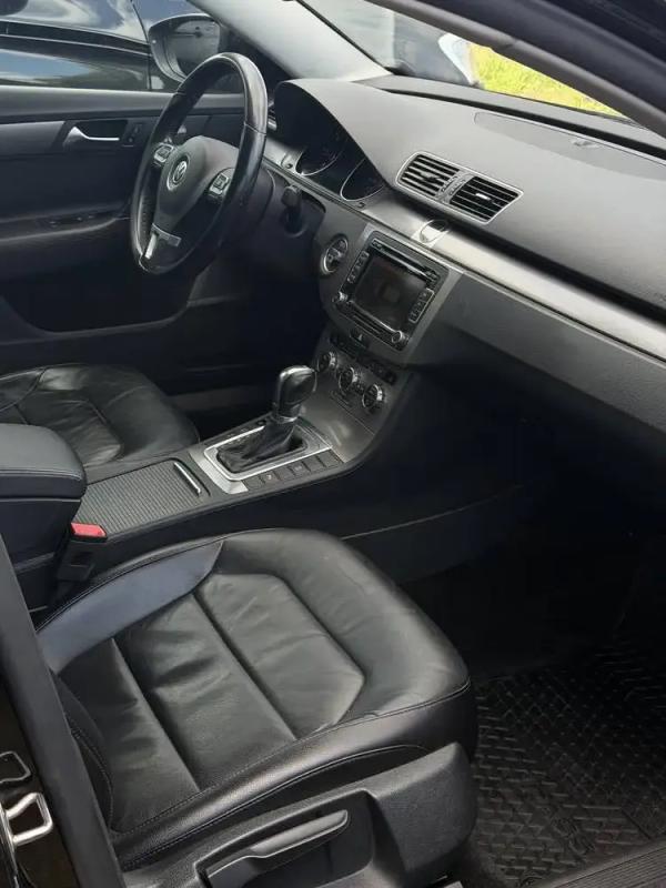 Volkswagen Passat B7 2012 in Riga, with an engine capacity of 2.00 L and mileage of 296 thousand km for 4480 €, photo 8 on AUTOMOTO.COM.LV