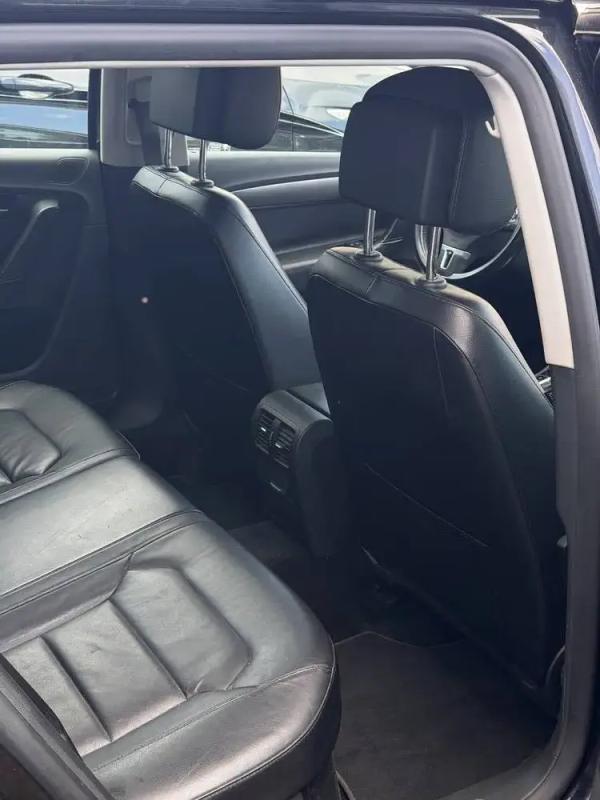 Volkswagen Passat B7 2012 in Riga, with an engine capacity of 2.00 L and mileage of 296 thousand km for 4480 €, photo 10 on AUTOMOTO.COM.LV