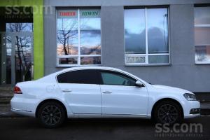 White Volkswagen Passat B7 2011 in Riga, with an engine capacity of 1.60 L and mileage of 261 thousand km for 4495 €, photo 3 on AUTOMOTO.COM.LV