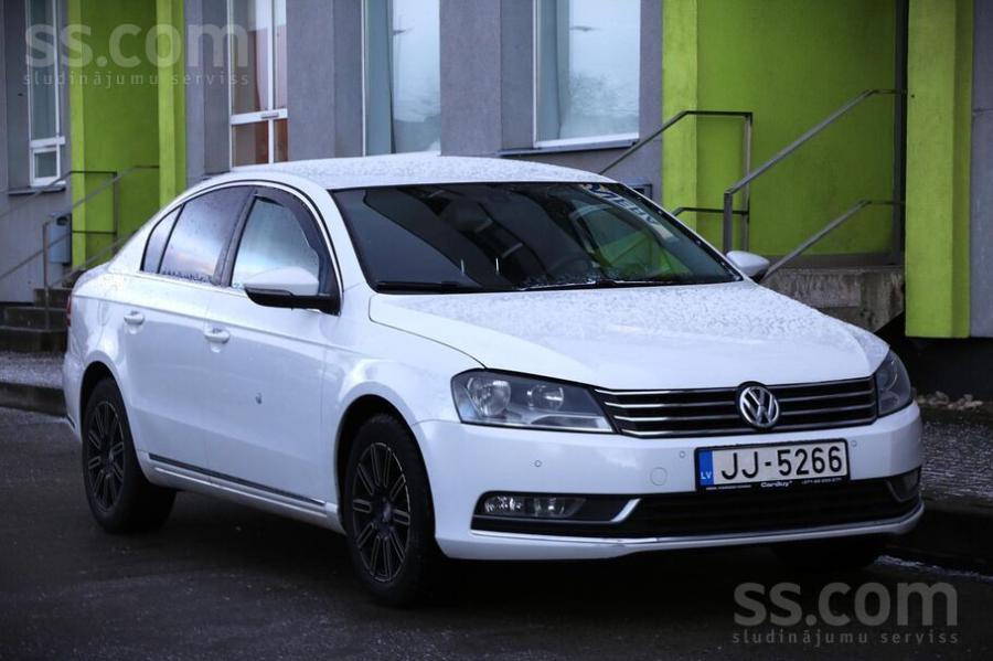 White Volkswagen Passat B7 2011 in Riga, with an engine capacity of 1.60 L and mileage of 261 thousand km for 4495 €, photo 4 on AUTOMOTO.COM.LV