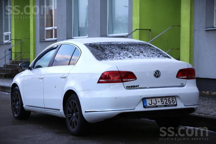 White Volkswagen Passat B7 2011 in Riga, with an engine capacity of 1.60 L and mileage of 261 thousand km for 4495 €, photo 5 on AUTOMOTO.COM.LV