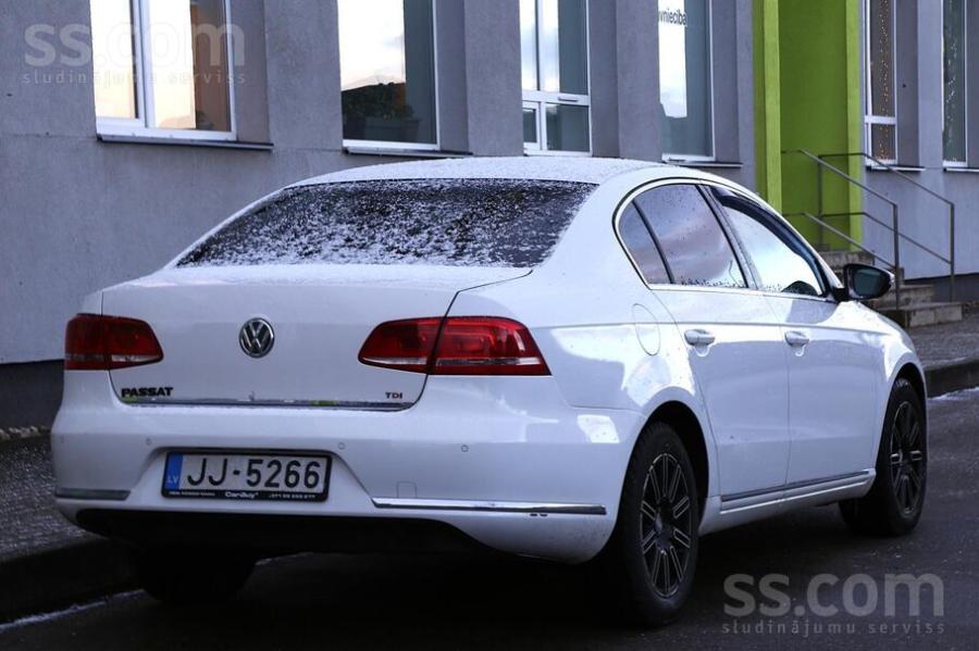 White Volkswagen Passat B7 2011 in Riga, with an engine capacity of 1.60 L and mileage of 261 thousand km for 4495 €, photo 6 on AUTOMOTO.COM.LV