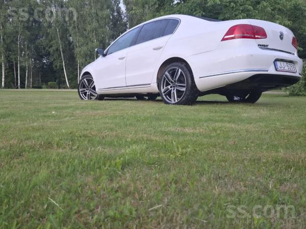 White Volkswagen Passat B7 2011 in Jekabpils, with an engine capacity of 1.60 L and mileage of 270 thousand km for 3450 €, photo 7 on AUTOMOTO.COM.LV