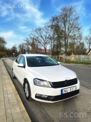 White Volkswagen Passat B7 2012 in Riga, with an engine capacity of 1.40 L and mileage of 299 thousand km for 4850 €, photo 5 on AUTOMOTO.COM.LV