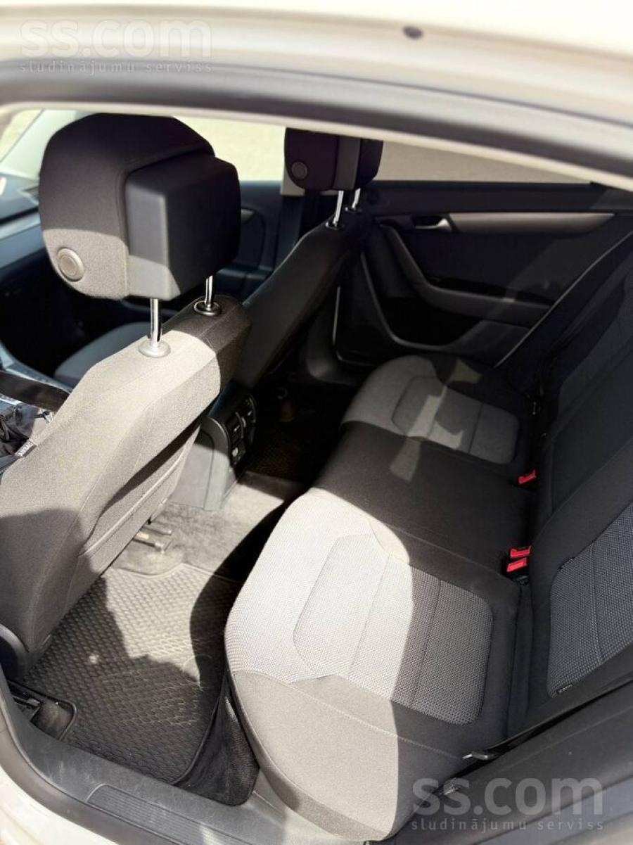 White Volkswagen Passat B7 2012 in Riga, with an engine capacity of 1.40 L and mileage of 299 thousand km for 4850 €, photo 8 on AUTOMOTO.COM.LV