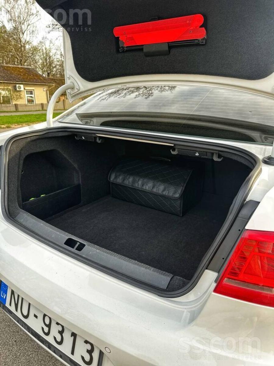 White Volkswagen Passat B7 2012 in Riga, with an engine capacity of 1.40 L and mileage of 299 thousand km for 4850 €, photo 9 on AUTOMOTO.COM.LV