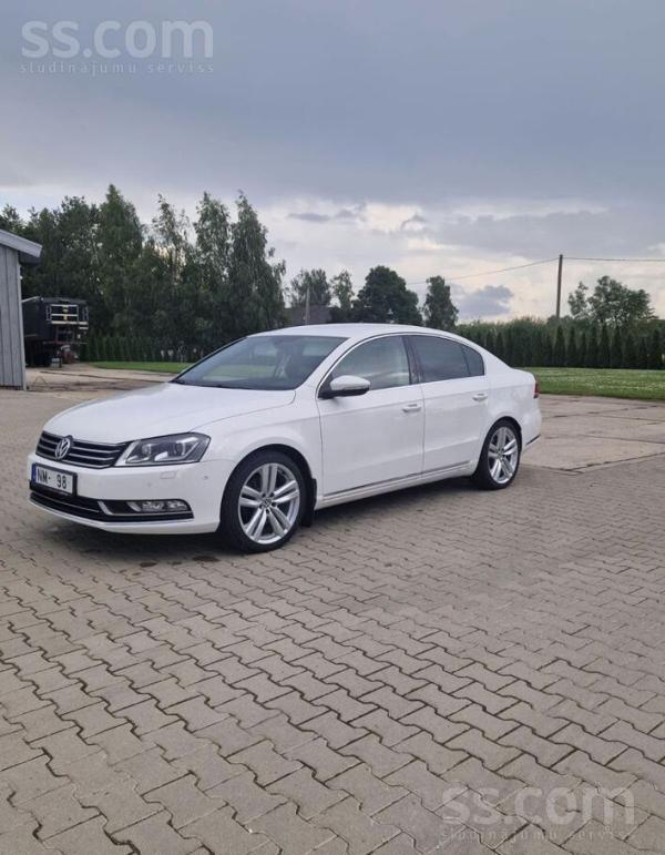 White Volkswagen Passat B7 2013 in Riga, with an engine capacity of 2.00 L and mileage of 213 thousand km for 7000 €, photo 1 on AUTOMOTO.COM.LV