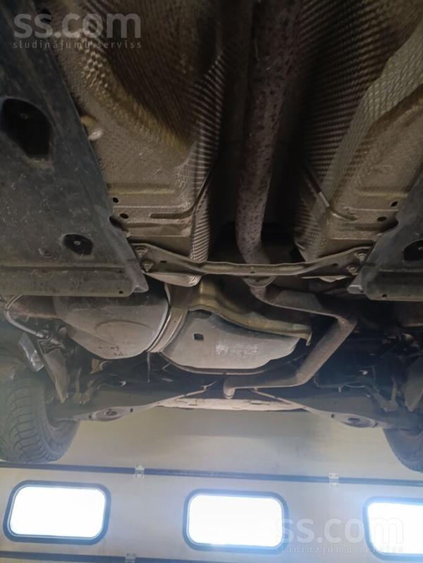 White Volkswagen Passat B7 2013 in Riga, with an engine capacity of 1.60 L and mileage of 361 thousand km for 1800 €, photo 6 on AUTOMOTO.COM.LV