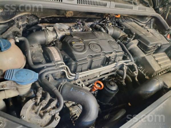 White Volkswagen Passat B7 2013 in Riga, with an engine capacity of 1.60 L and mileage of 361 thousand km for 1800 €, photo 8 on AUTOMOTO.COM.LV