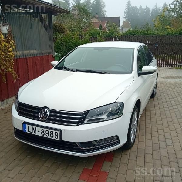 White Volkswagen Passat B7 2013 in Riga, with an engine capacity of 1.60 L and mileage of 195 thousand km for 5800 €, photo 1 on AUTOMOTO.COM.LV