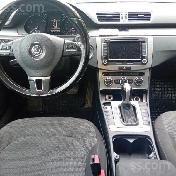 White Volkswagen Passat B7 2013 in Riga, with an engine capacity of 1.60 L and mileage of 195 thousand km for 5800 €, photo 6 on AUTOMOTO.COM.LV