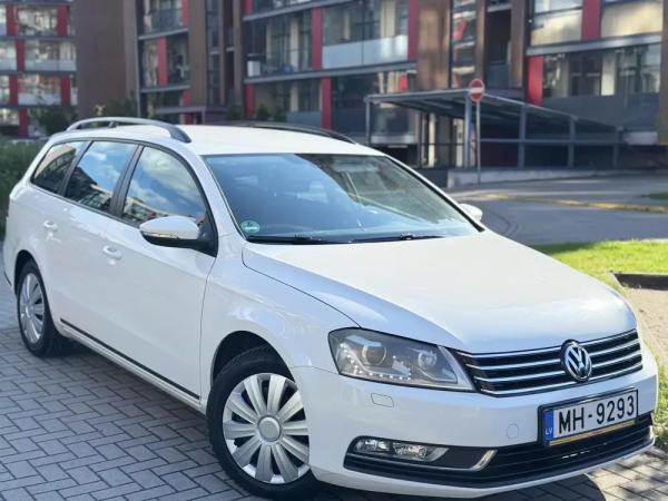 White Volkswagen Passat B7 2011 in Riga, with an engine capacity of 2.00 L and mileage of 345 thousand km for 4190 €, photo 1 on AUTOMOTO.COM.LV