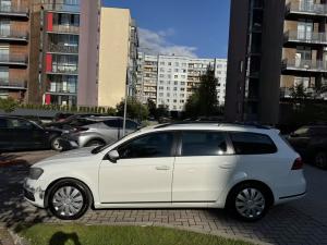 White Volkswagen Passat B7 2011 in Riga, with an engine capacity of 2.00 L and mileage of 345 thousand km for 4190 €, photo 3 on AUTOMOTO.COM.LV