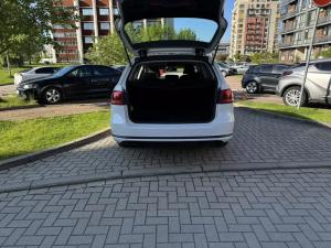White Volkswagen Passat B7 2011 in Riga, with an engine capacity of 2.00 L and mileage of 345 thousand km for 4190 €, photo 6 on AUTOMOTO.COM.LV