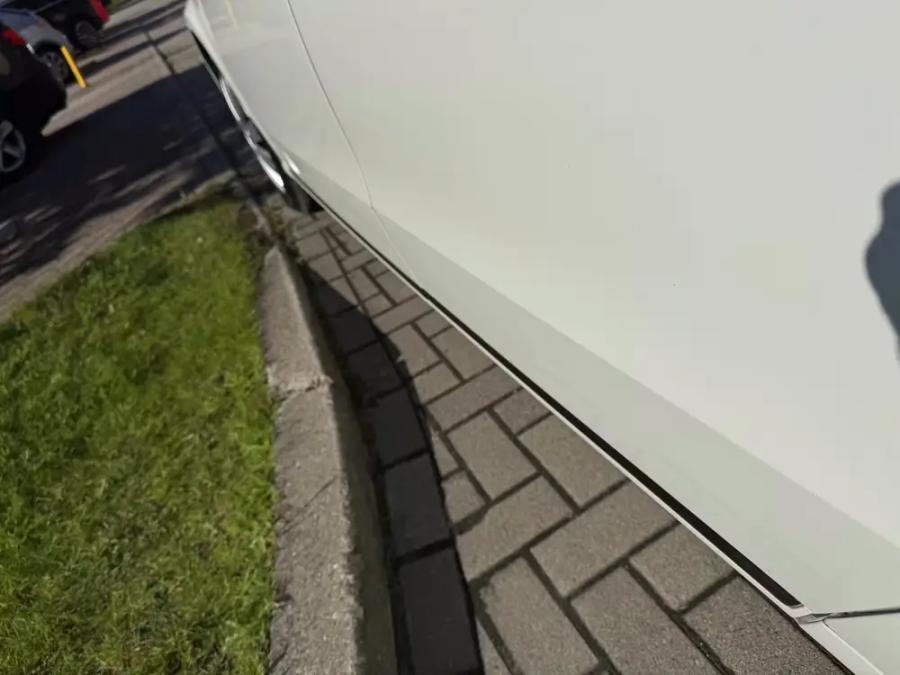 White Volkswagen Passat B7 2011 in Riga, with an engine capacity of 2.00 L and mileage of 345 thousand km for 4190 €, photo 9 on AUTOMOTO.COM.LV