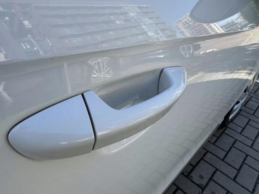 White Volkswagen Passat B7 2011 in Riga, with an engine capacity of 2.00 L and mileage of 345 thousand km for 4190 €, photo 12 on AUTOMOTO.COM.LV