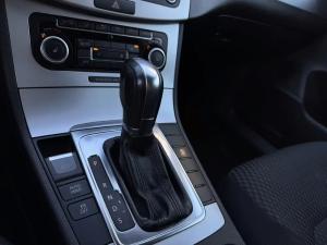White Volkswagen Passat B7 2011 in Riga, with an engine capacity of 2.00 L and mileage of 345 thousand km for 4190 €, photo 18 on AUTOMOTO.COM.LV