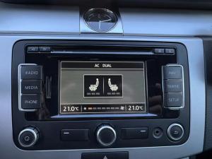 White Volkswagen Passat B7 2011 in Riga, with an engine capacity of 2.00 L and mileage of 345 thousand km for 4190 €, photo 19 on AUTOMOTO.COM.LV