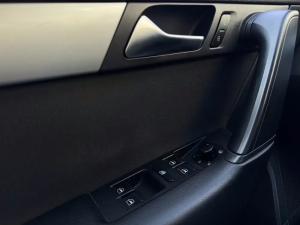White Volkswagen Passat B7 2011 in Riga, with an engine capacity of 2.00 L and mileage of 345 thousand km for 4190 €, photo 24 on AUTOMOTO.COM.LV