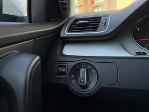 White Volkswagen Passat B7 2011 in Riga, with an engine capacity of 2.00 L and mileage of 345 thousand km for 4190 €, photo 26 on AUTOMOTO.COM.LV