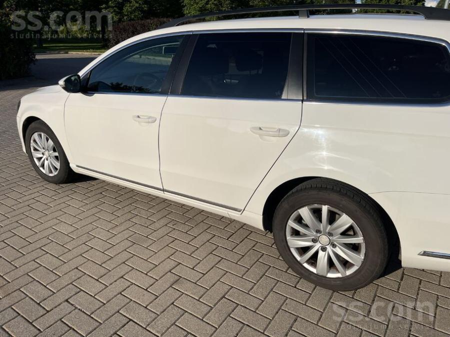 White Volkswagen Passat B7 2011 in Riga, with an engine capacity of 2.00 L and mileage of 413 thousand km for 4000 €, photo 3 on AUTOMOTO.COM.LV