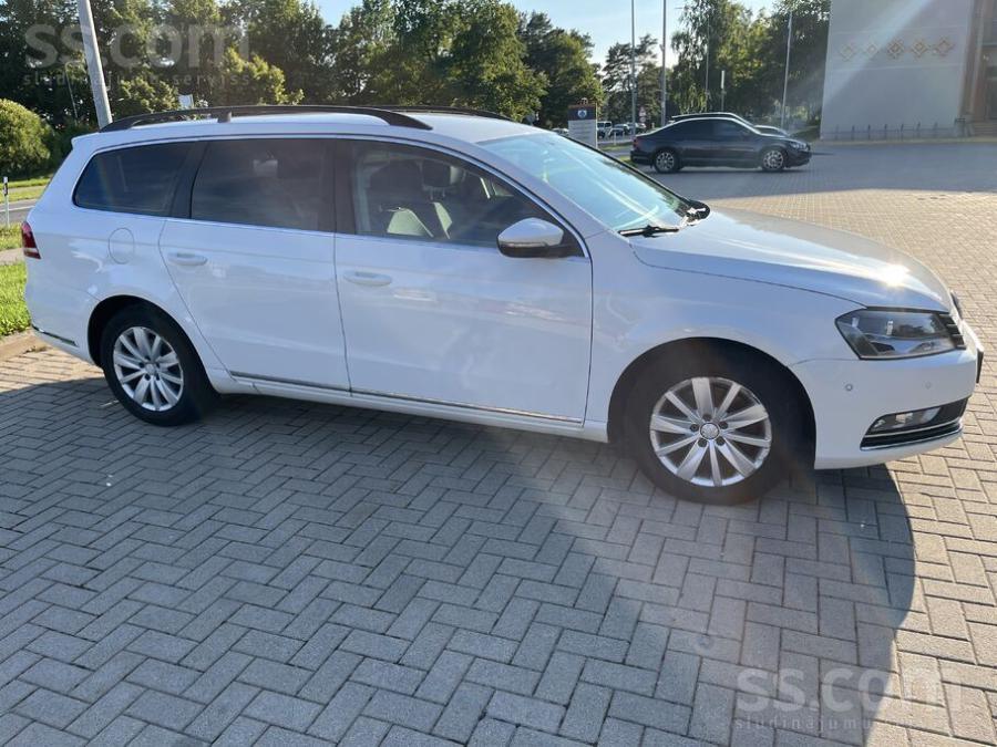 White Volkswagen Passat B7 2011 in Riga, with an engine capacity of 2.00 L and mileage of 413 thousand km for 4000 €, photo 6 on AUTOMOTO.COM.LV