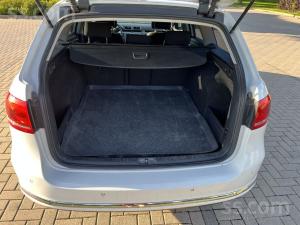 White Volkswagen Passat B7 2011 in Riga, with an engine capacity of 2.00 L and mileage of 413 thousand km for 4000 €, photo 8 on AUTOMOTO.COM.LV